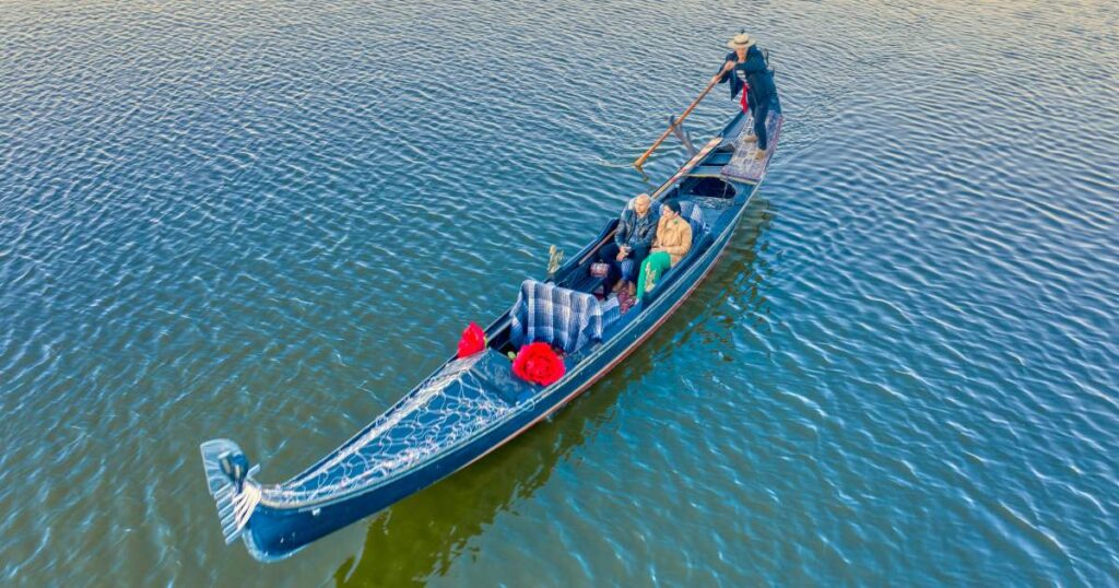 Black Swan Gondola: Lake San Marcos Boat Ride Adventures