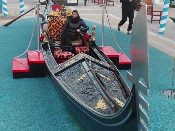 Buy Authentic Gondola Boats: Black Swan Gondola
